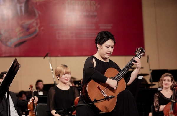 Màn biểu diễn “xuất thần” của nữ nghệ sỹ guitar Bokyung Byun tại buổi ...